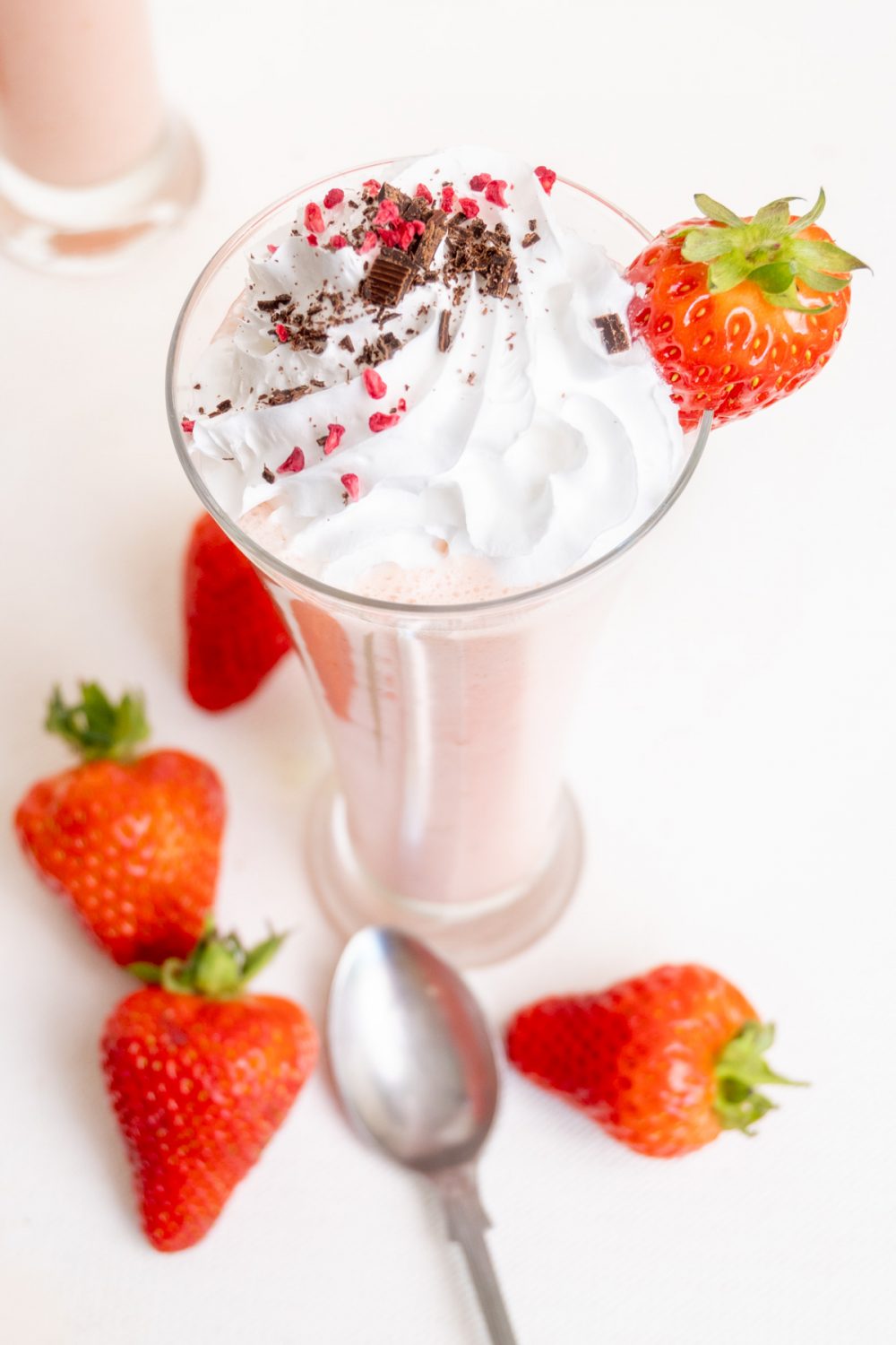 Vegan Strawberry Milkshake - Vegan on Board